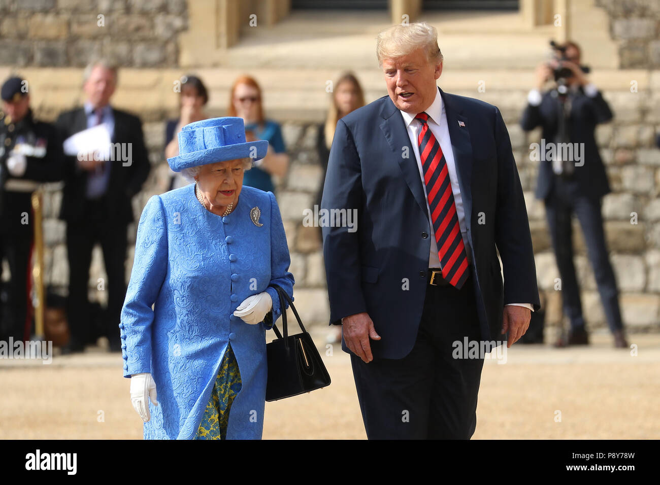 Queen Elizabeth II and US President Donald Trump walk in the Quadrangle ...