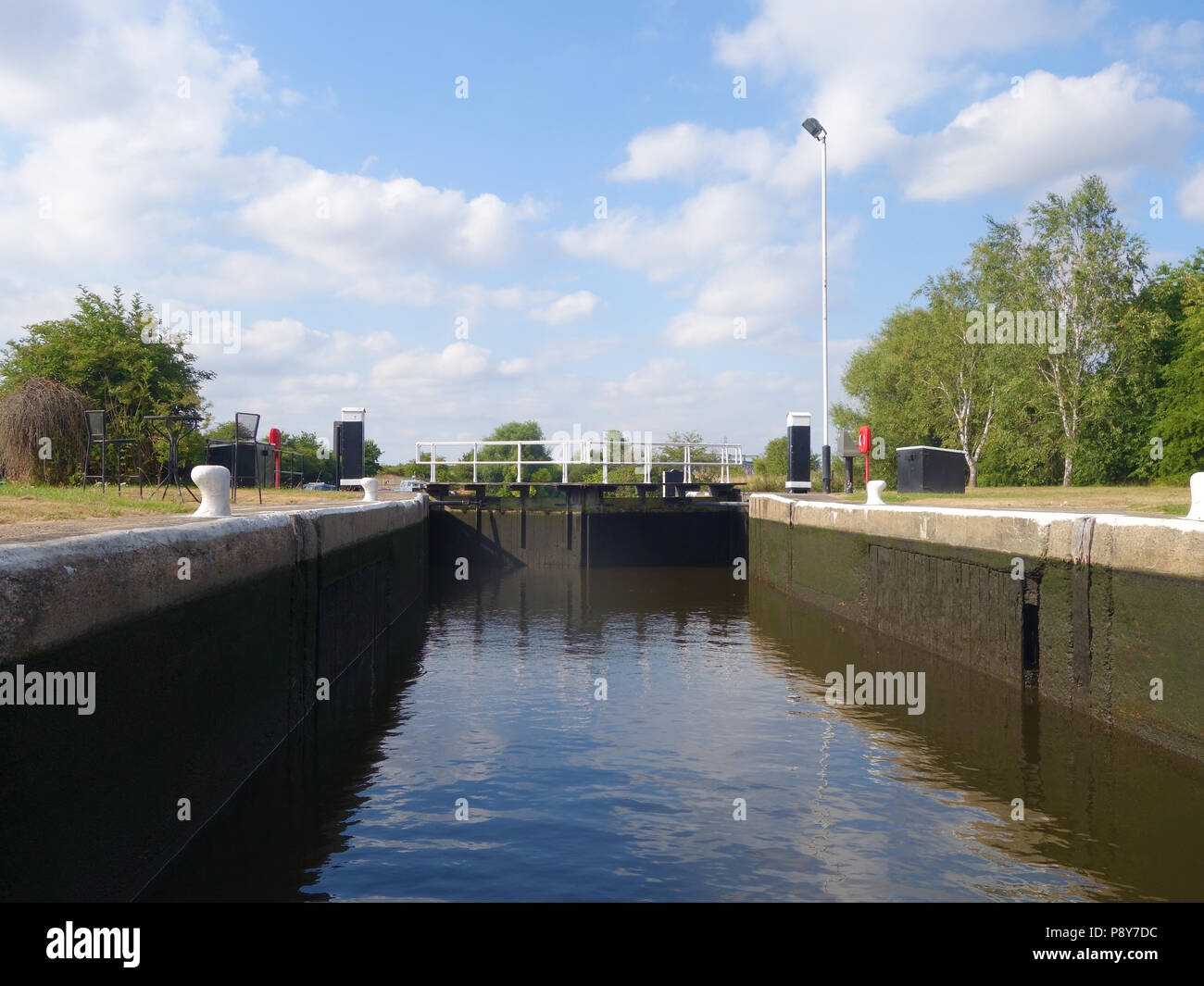 Canal and River Trust Long Sandall Lock near Doncaster opens and closes ...