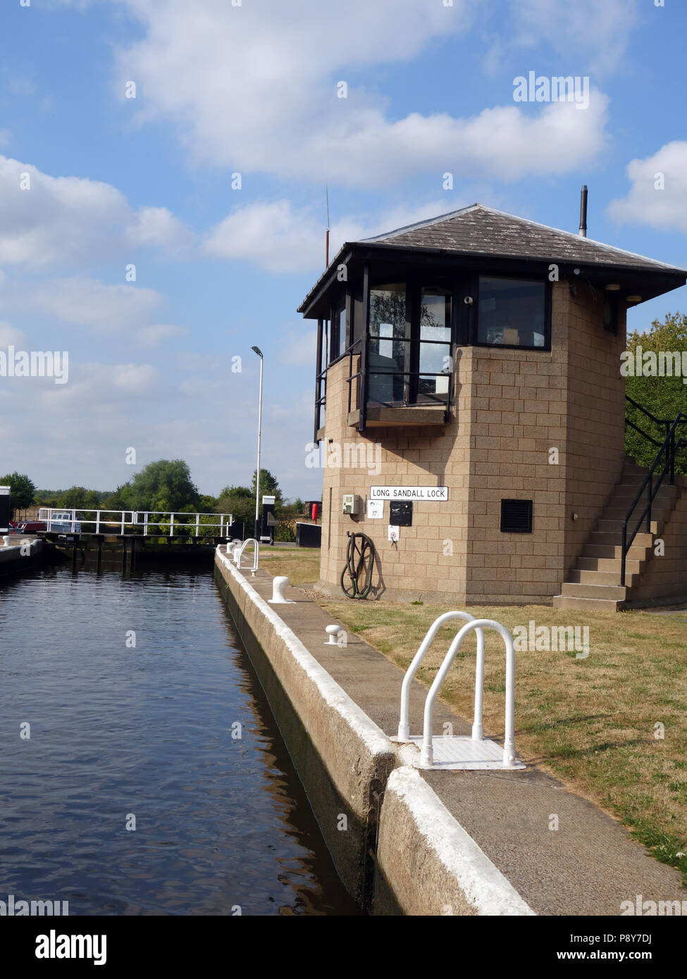Canal and River Trust Long Sandall Lock near Doncaster opens and closes ...