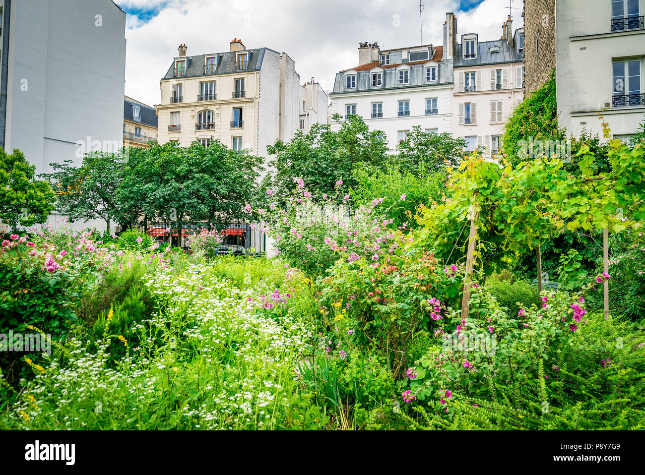 Kiosque à musique du Jardin Villemin in Paris, France Stock Photo - Alamy