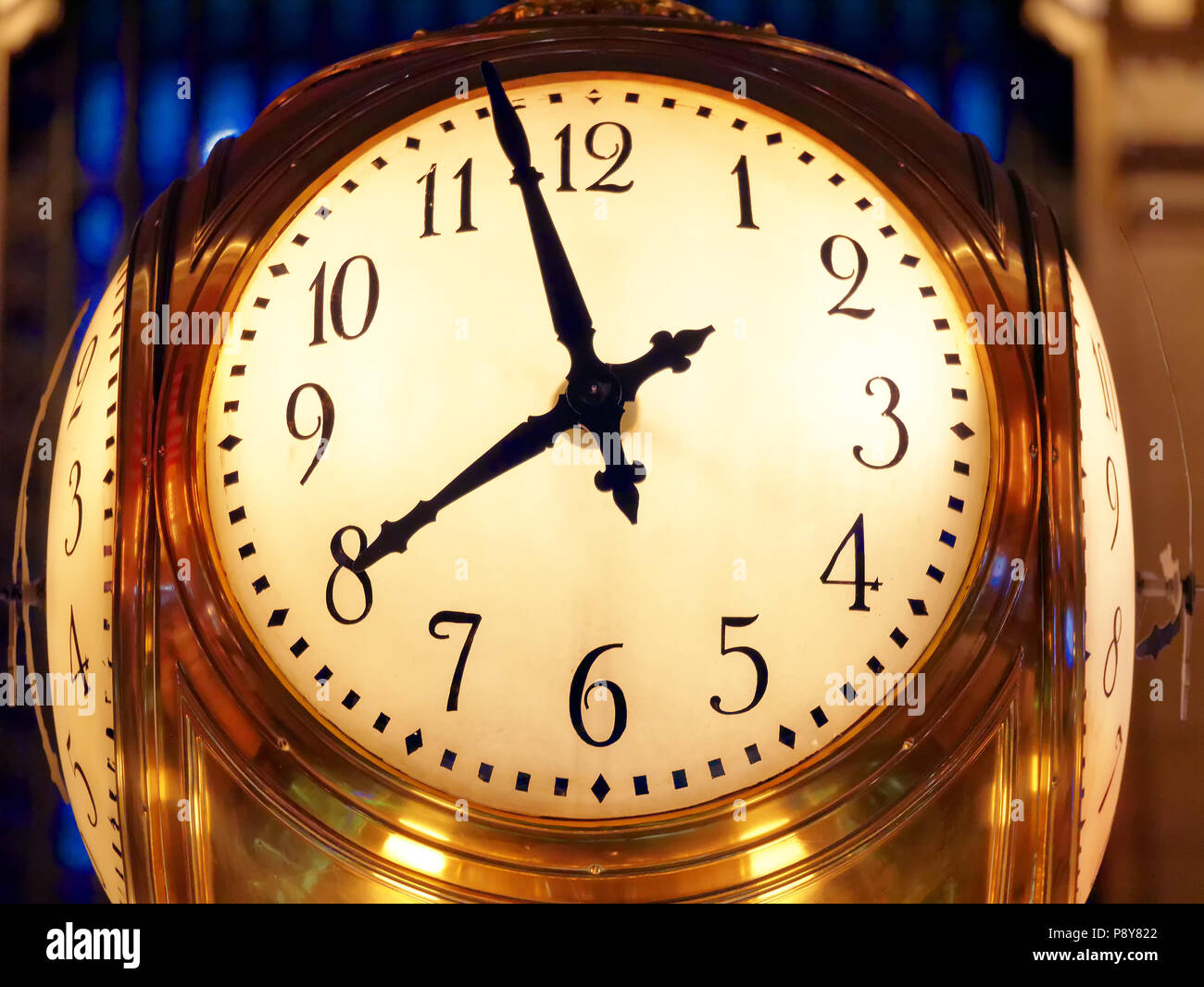 Terminal clock hi-res stock photography and images - Alamy