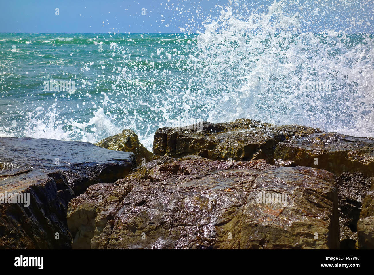Againts the rocks hi-res stock photography and images - Alamy
