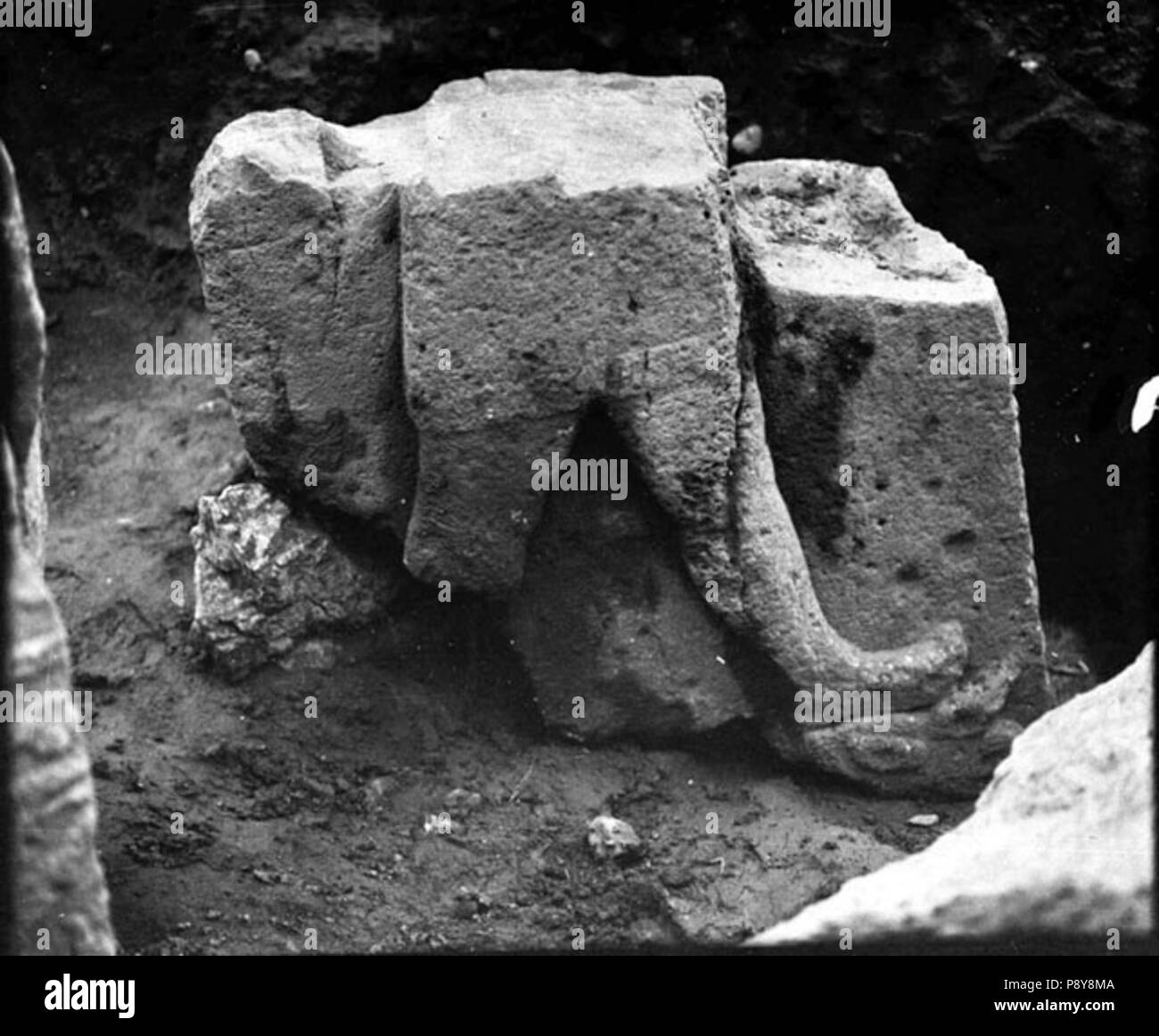 . 301 Gertrude Bell. Tell Ahmar, Hittite inscriptions (J 129 Stock ...