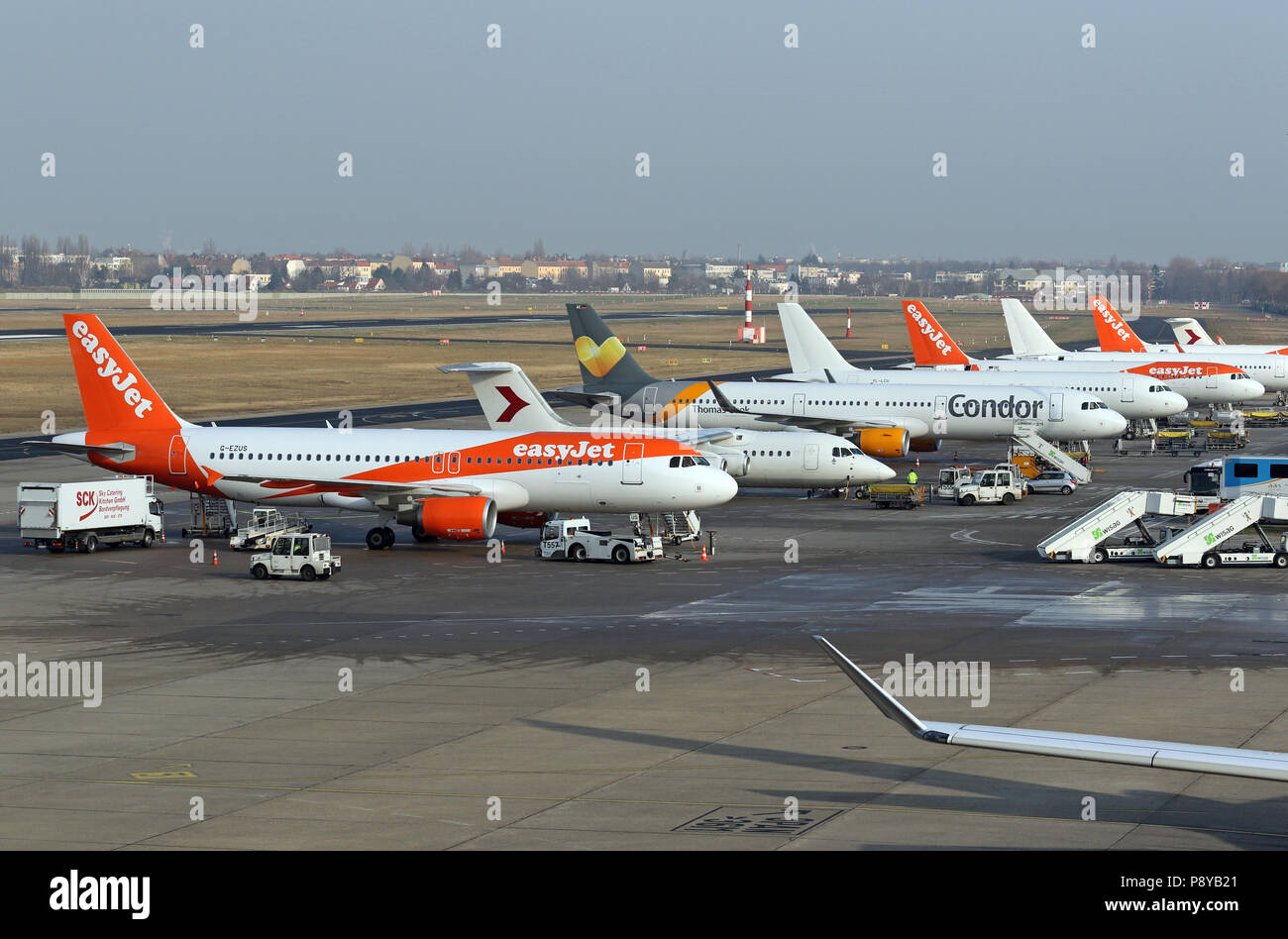 Aircraft parking apron hi-res stock photography and images - Alamy
