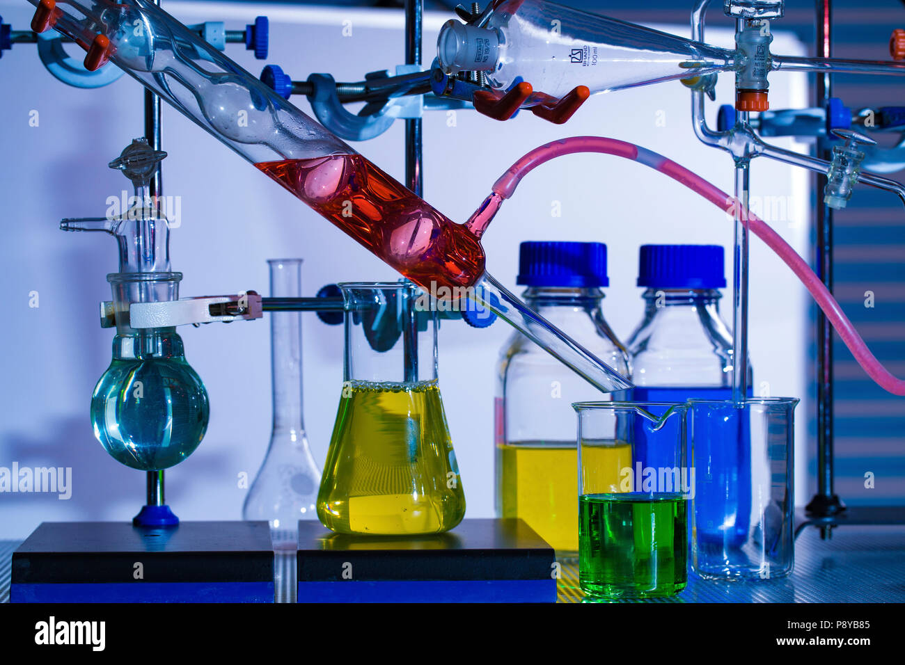Chemistry apparatus hi-res stock photography and images - Alamy
