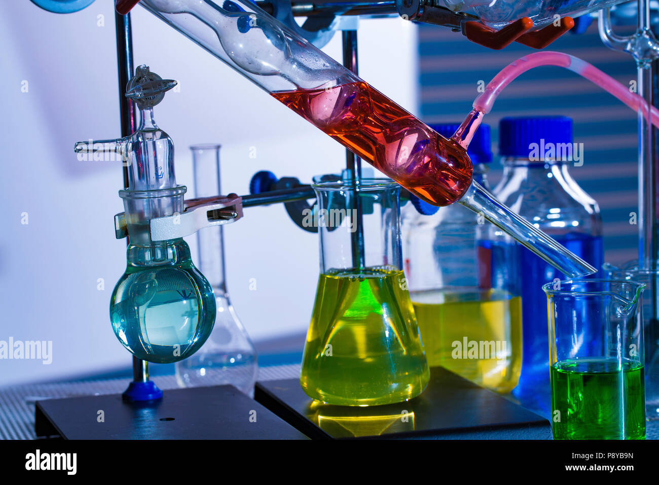 Chemistry apparatus hi-res stock photography and images - Alamy