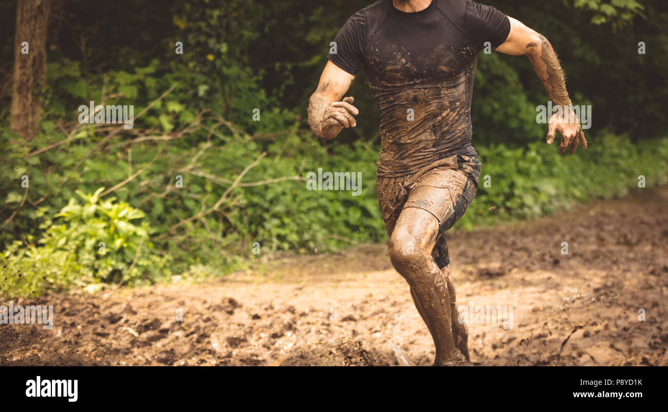 Military training mud hi-res stock photography and images - Alamy