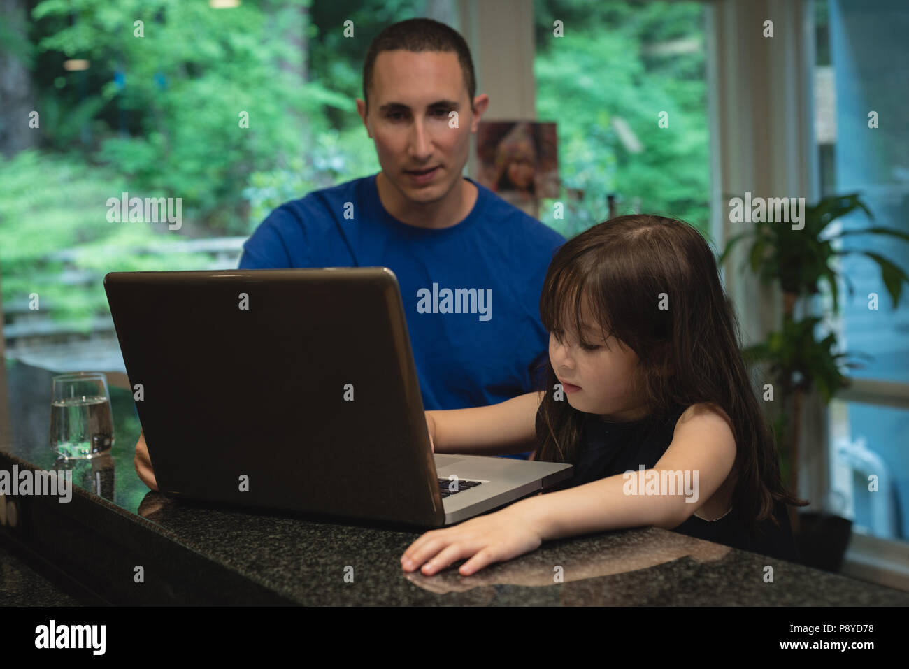 Father daughter laptop home hi-res stock photography and images - Alamy