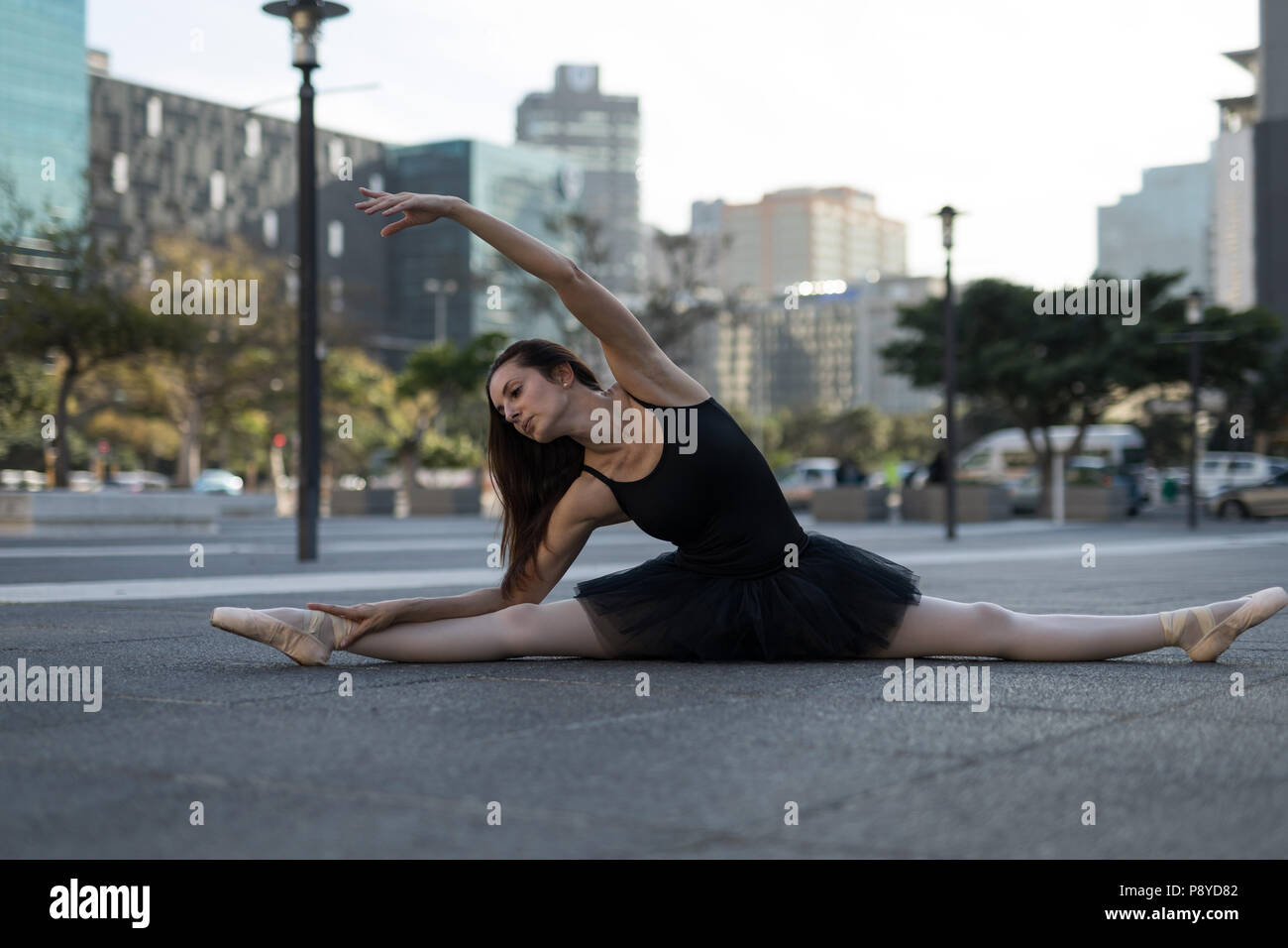 Female dancer is stretching hi-res stock photography and images - Alamy
