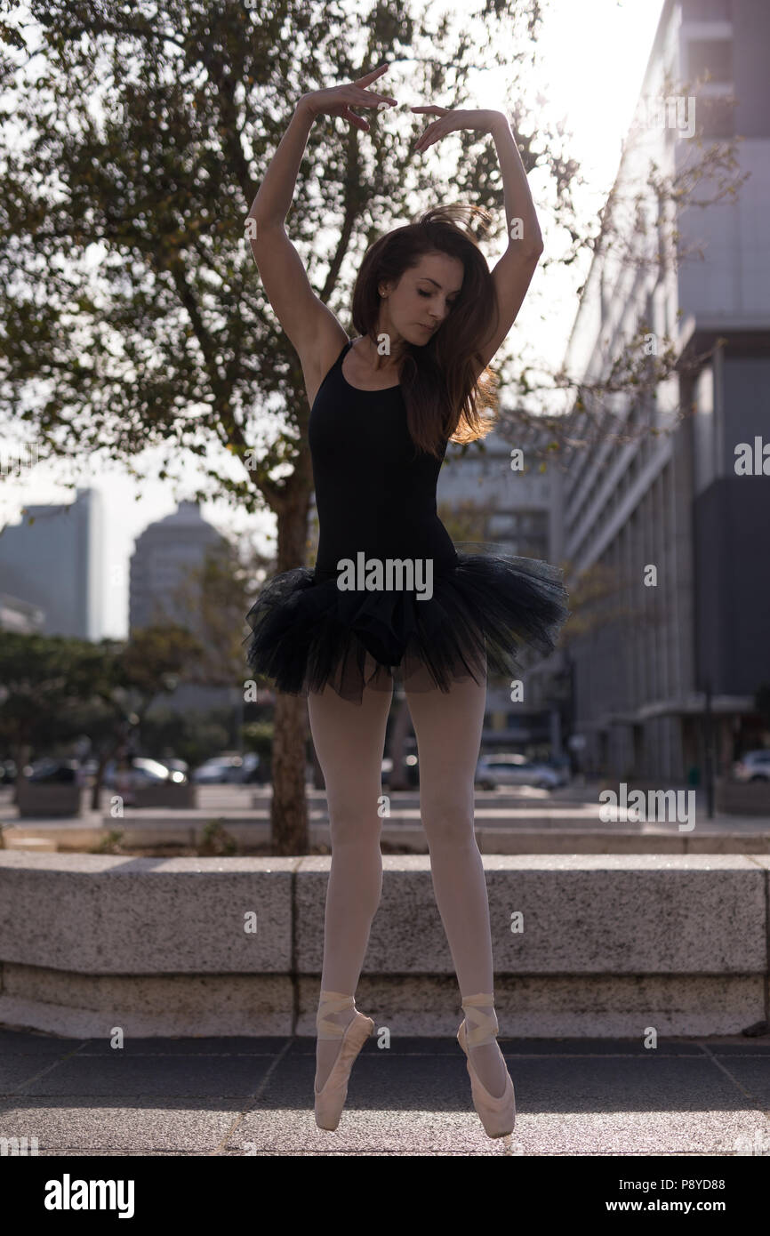 Professional ballet hi-res stock photography and images - Alamy