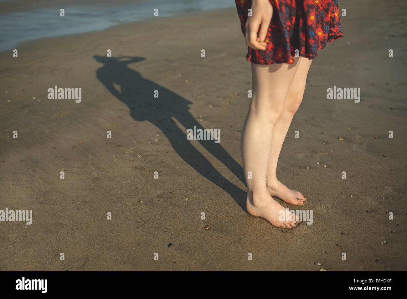 Shadow woman beach hi-res stock photography and images - Alamy
