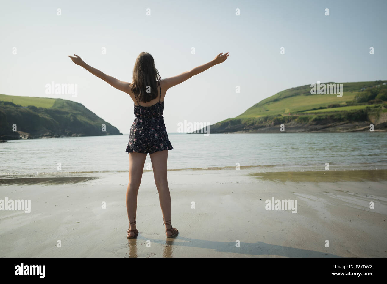 Spread your hands hi-res stock photography and images - Alamy