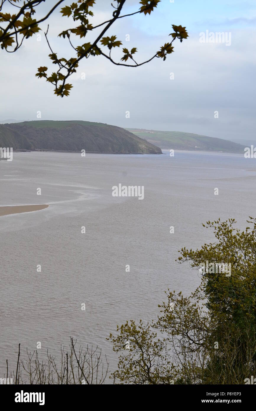 Laugharne castle bench hi-res stock photography and images - Alamy