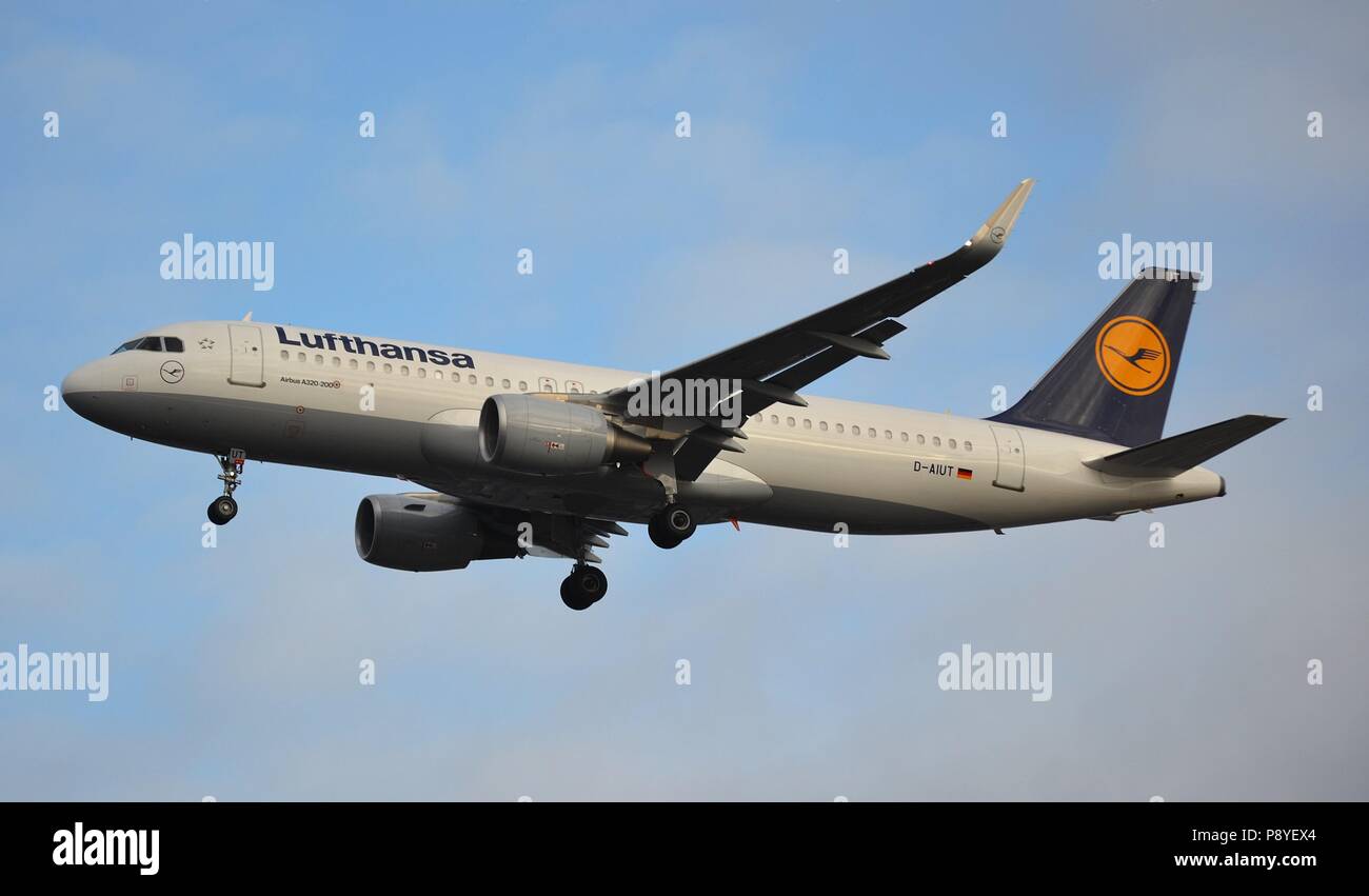 Lufthansa Airbus A320 approaching runway 27R at London Heathrow airport ...
