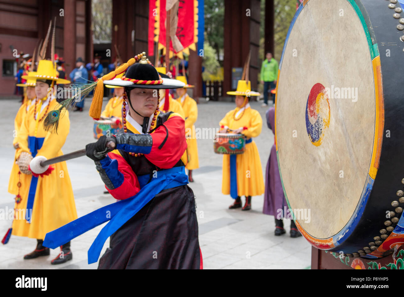 Soldiers of the Royal Guard at the change of the guard ceremony in ...