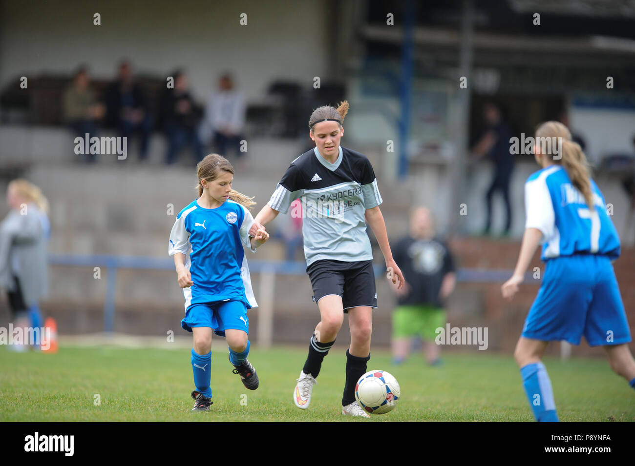 Girls soccer kick hi-res stock photography and images - Alamy
