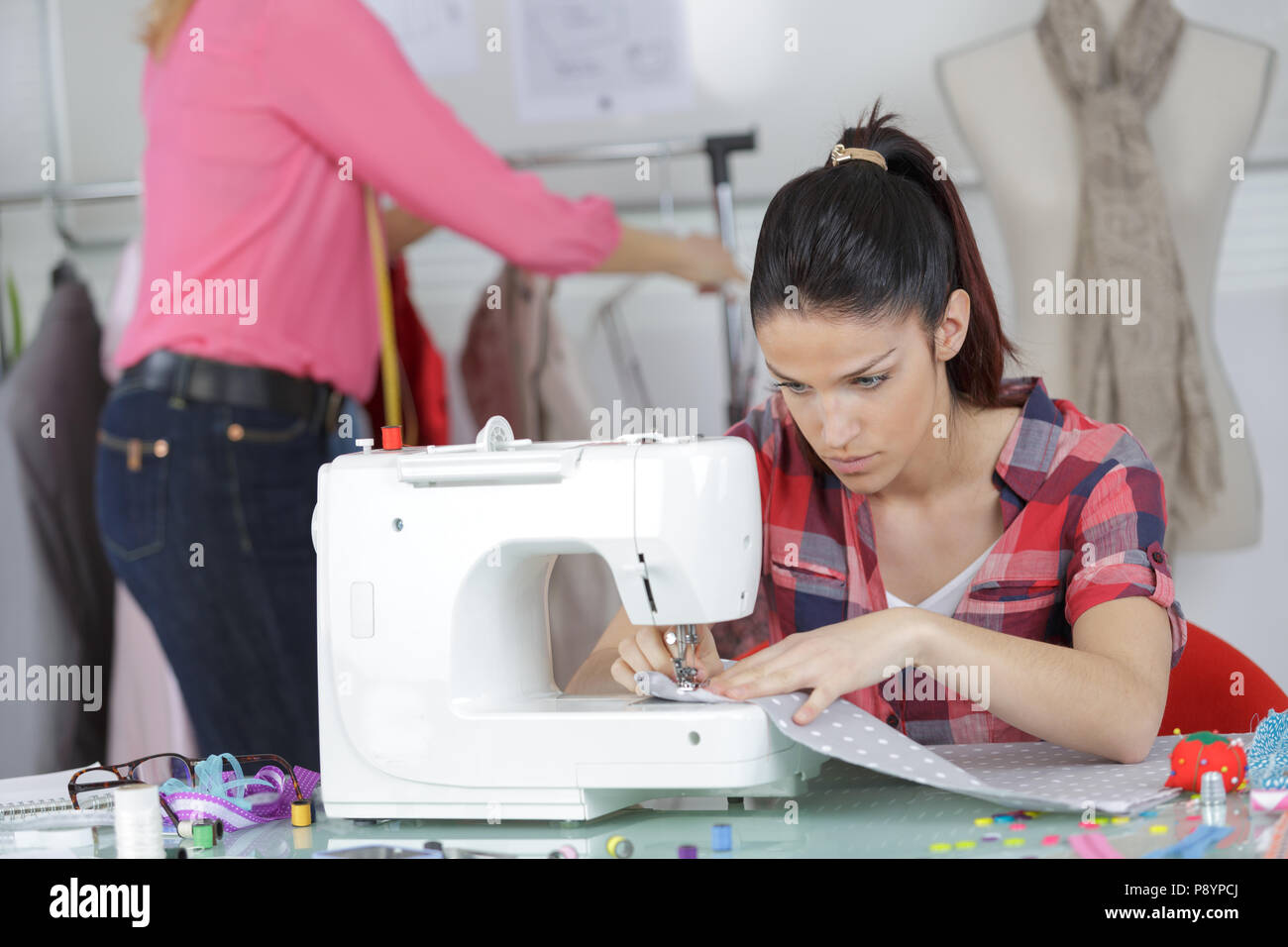 Lady using sewing machine hi-res stock photography and images - Alamy