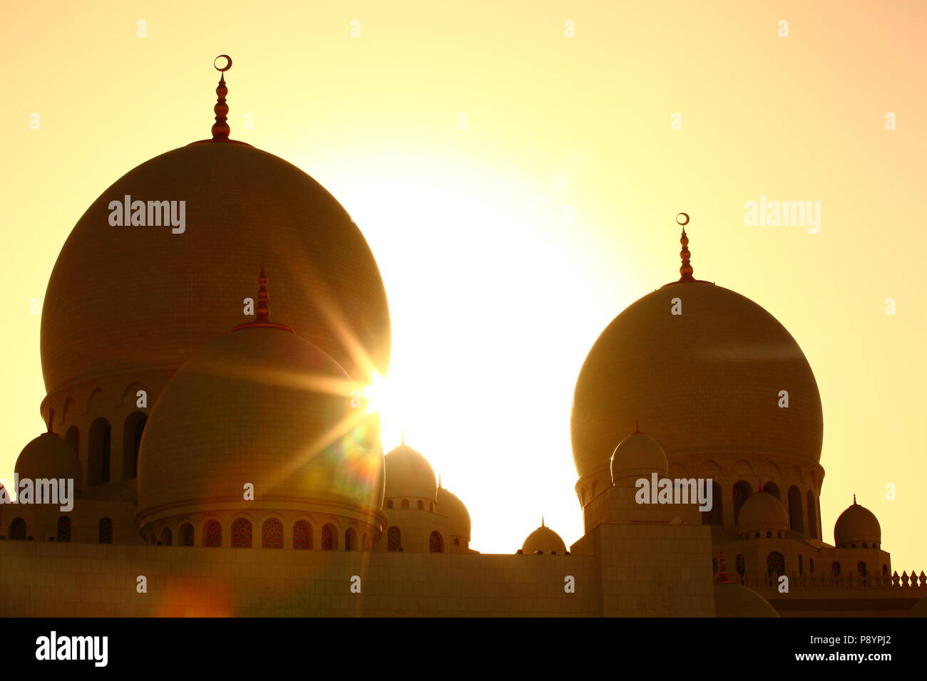 Sheikh Zayed Grand Mosque Dubai Islamic architecture praying people ...