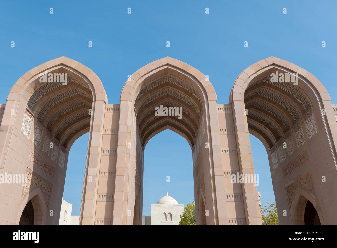 Muscat mosque arch hi-res stock photography and images - Alamy