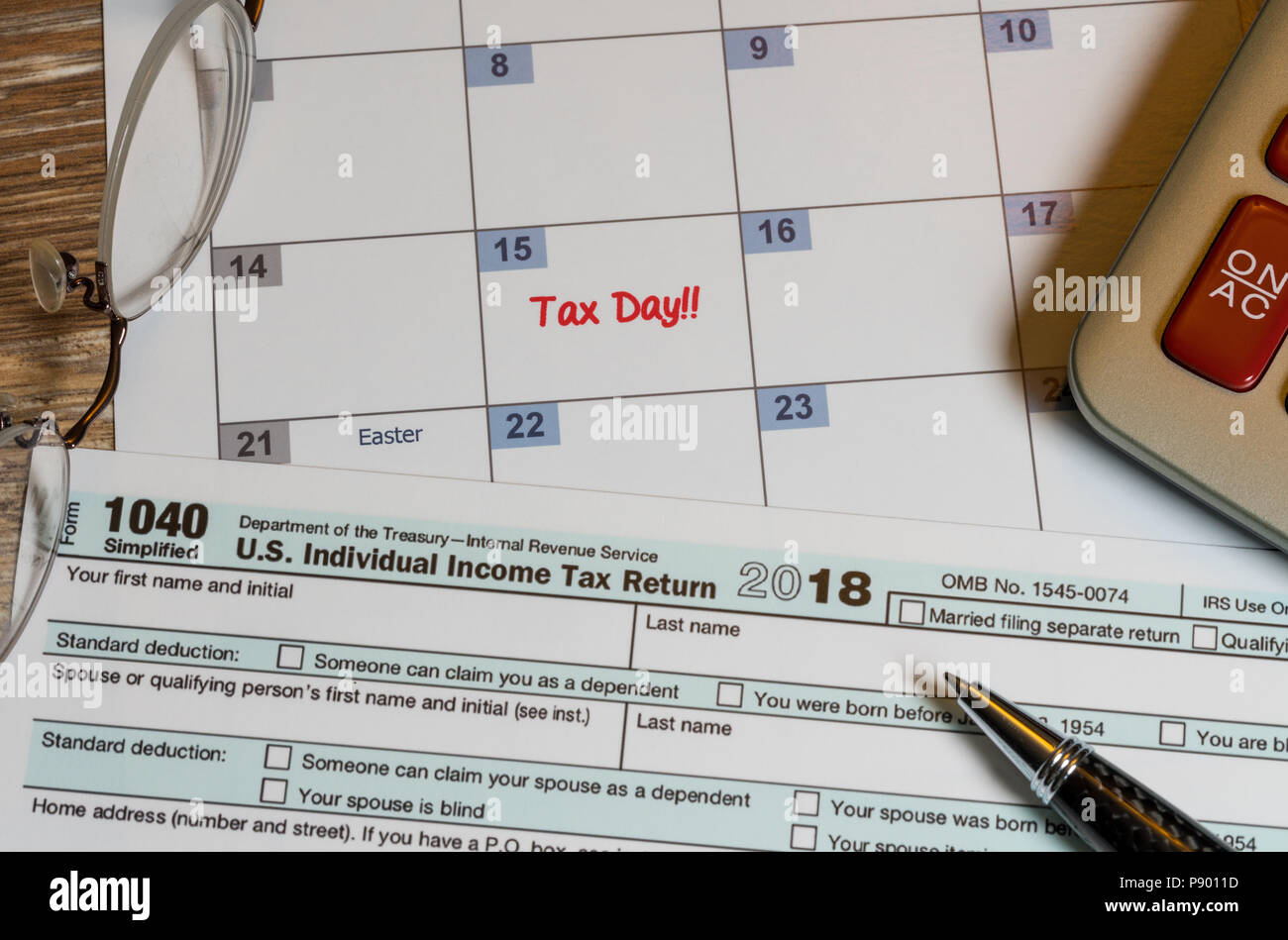 Form 1040 Simplified allows filing of taxes on postcard Stock Photo - Alamy