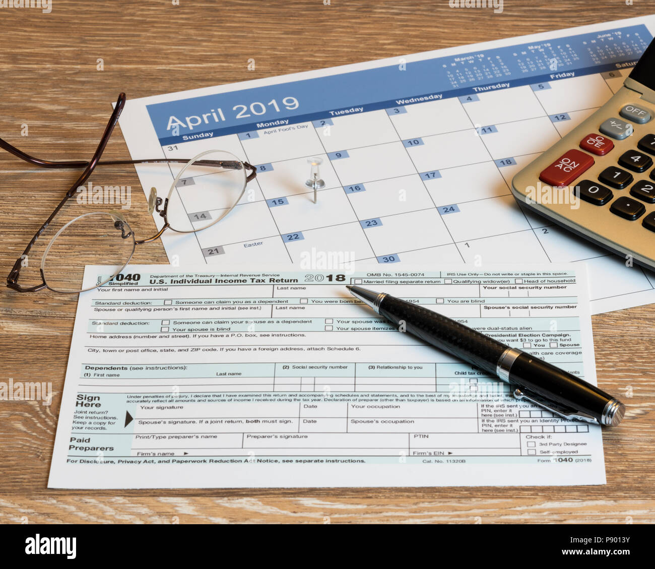 Form 1040 Simplified allows filing of taxes on postcard Stock Photo - Alamy