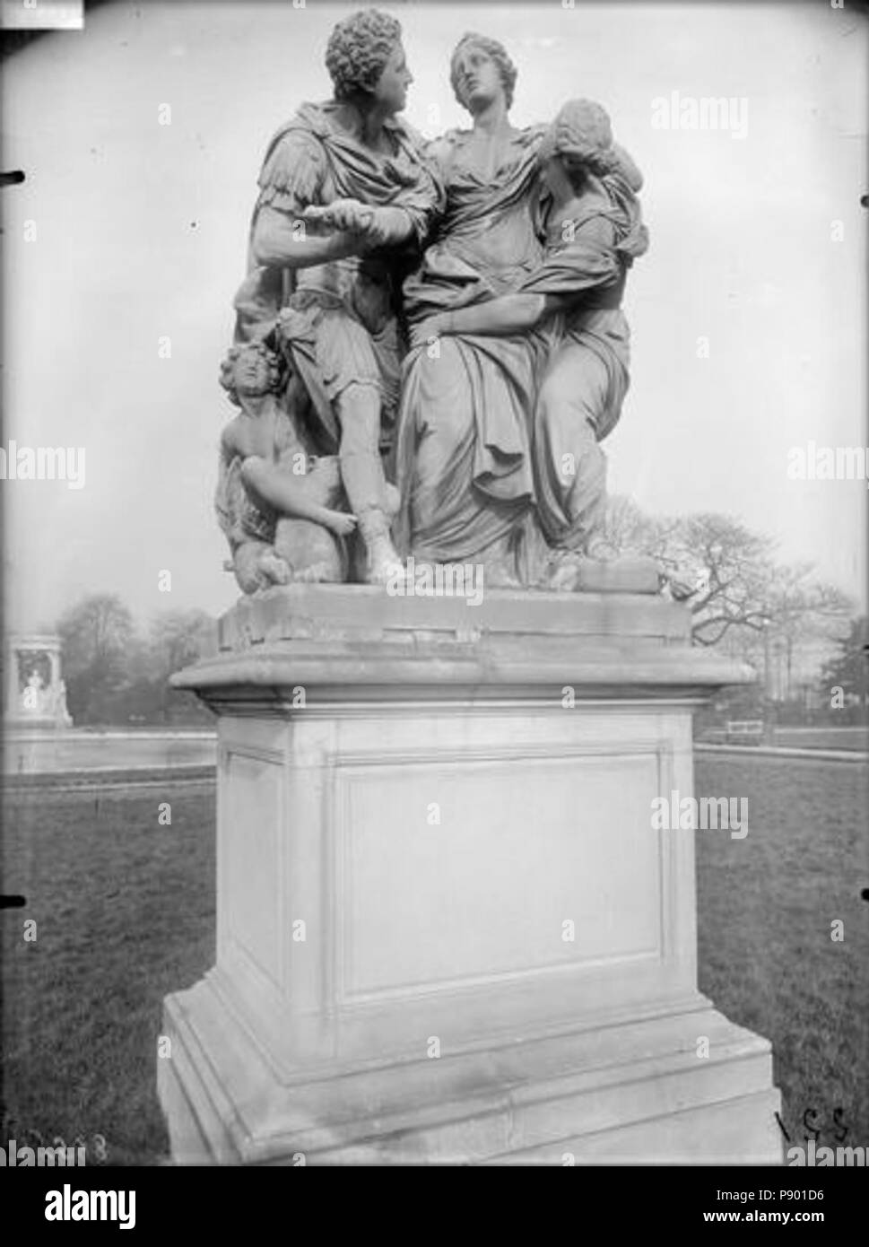 348 Jardin des Tuileries - Statue d'Arria et Poetus, la mort de Lucrèce ...