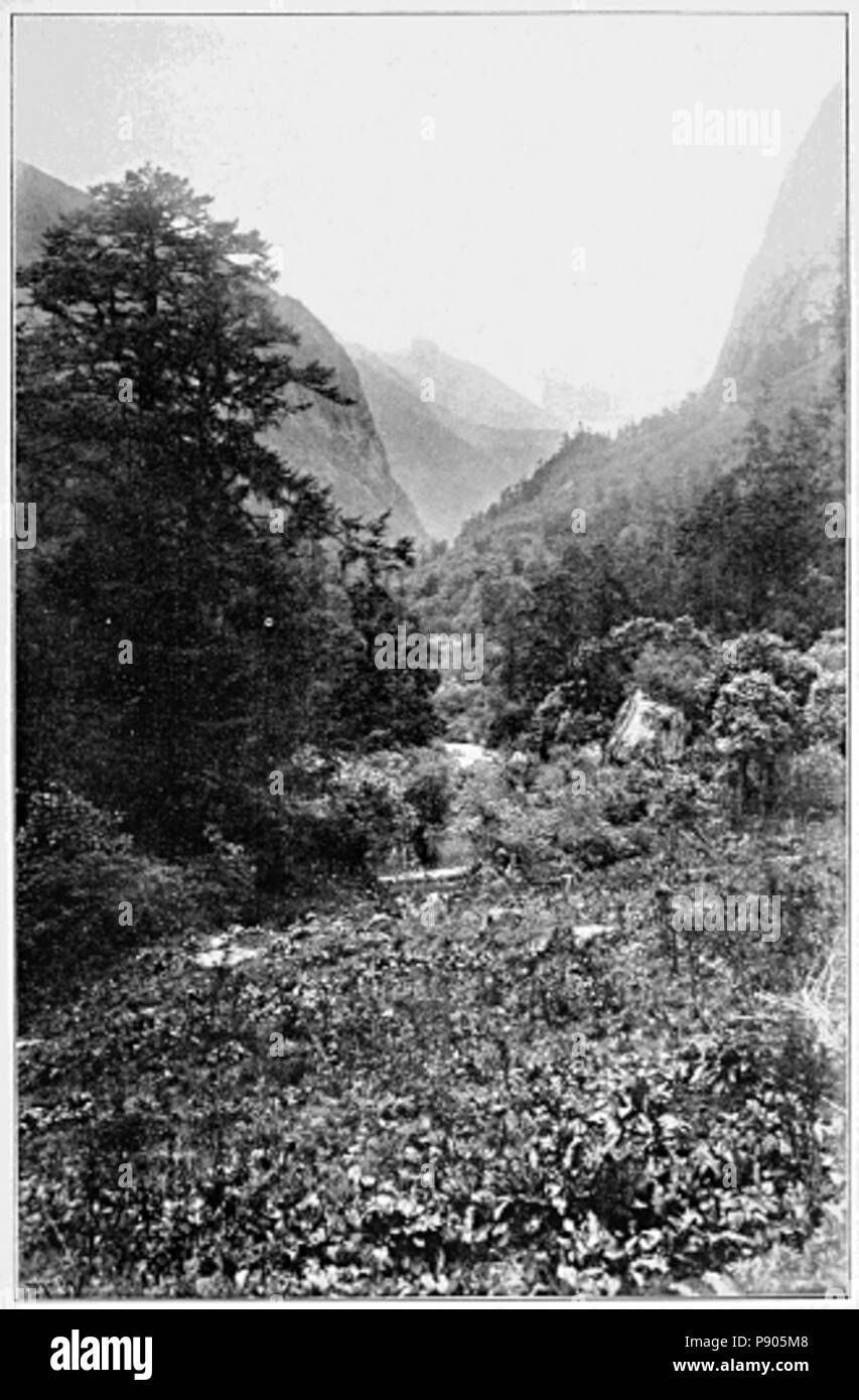 View of mount everest Black and White Stock Photos & Images - Alamy