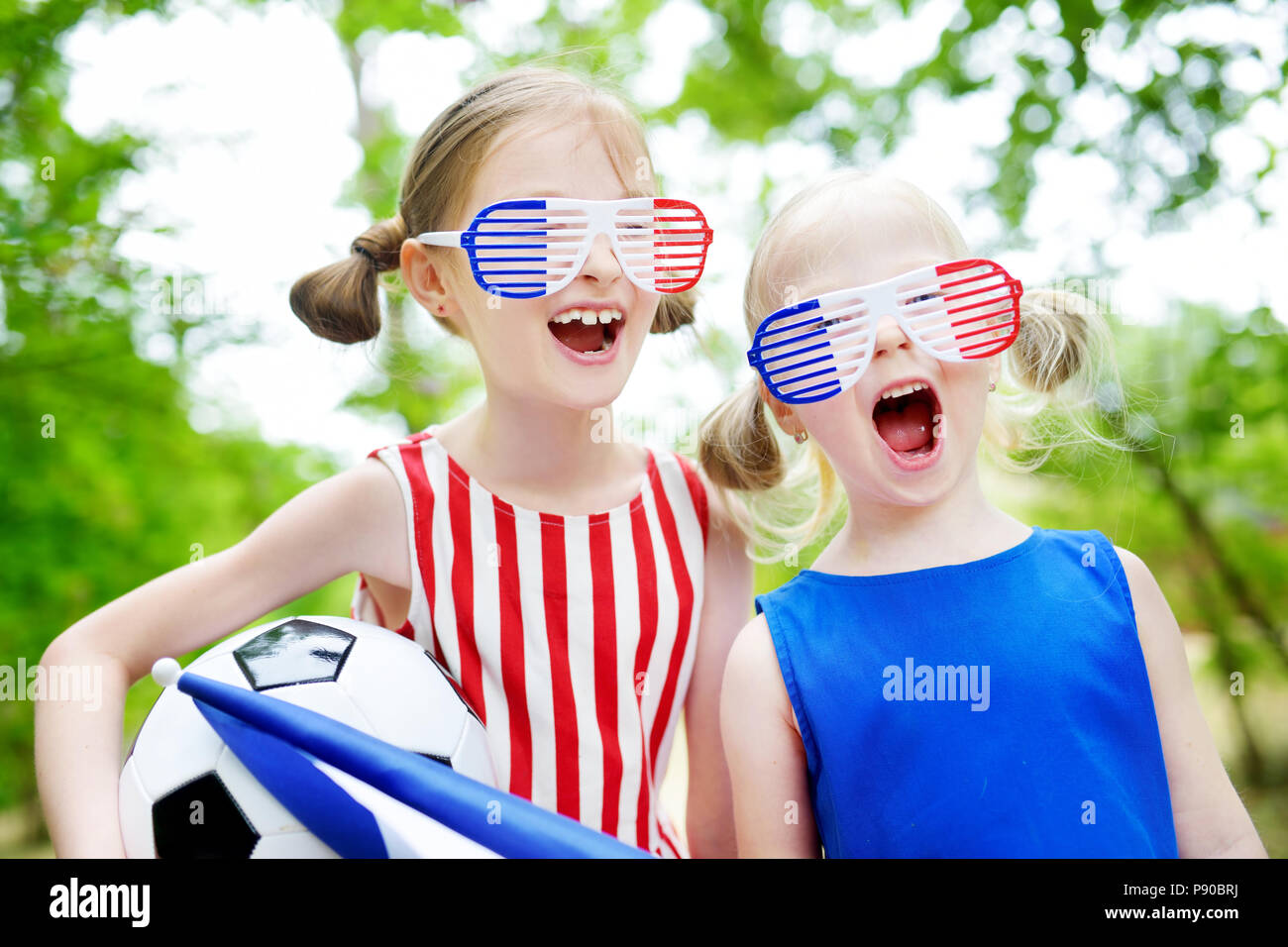 Child cheering stadium hi-res stock photography and images - Alamy