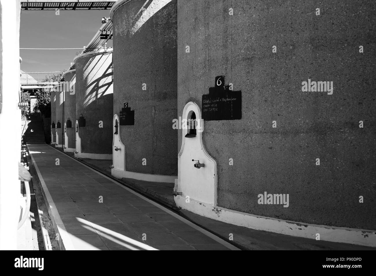 90 degree barrel hi-res stock photography and images - Alamy