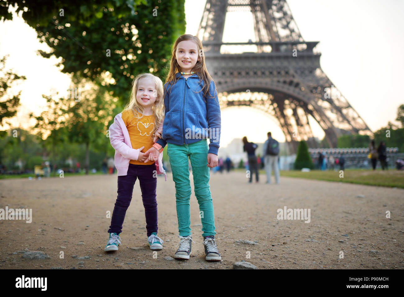 Two friend paris hi-res stock photography and images - Alamy