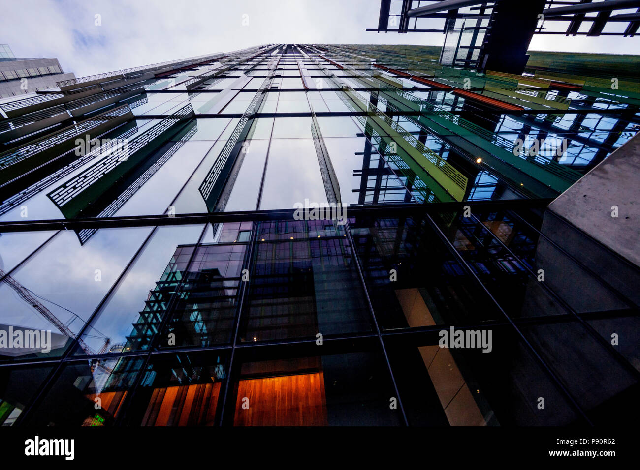 Headquarters skyscraper buildings hi-res stock photography and images ...