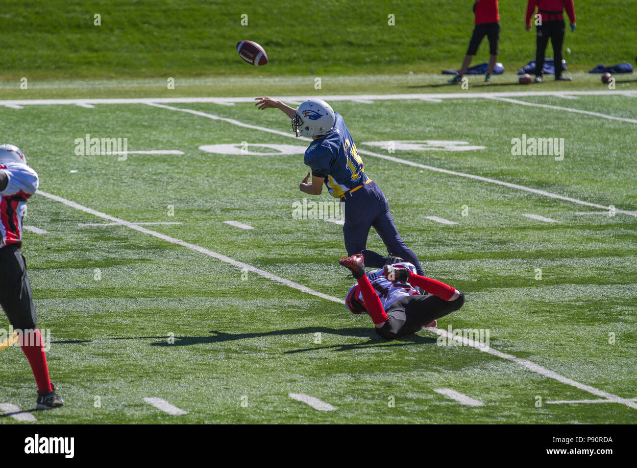 Dramatic, colorful action photo's of Boys Bantam football in Calgary ...