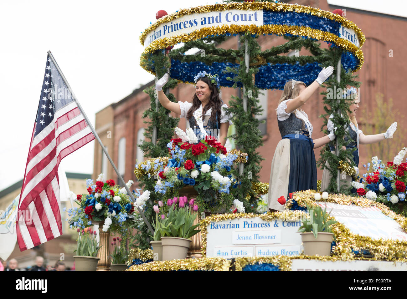 Queens float hi-res stock photography and images - Alamy