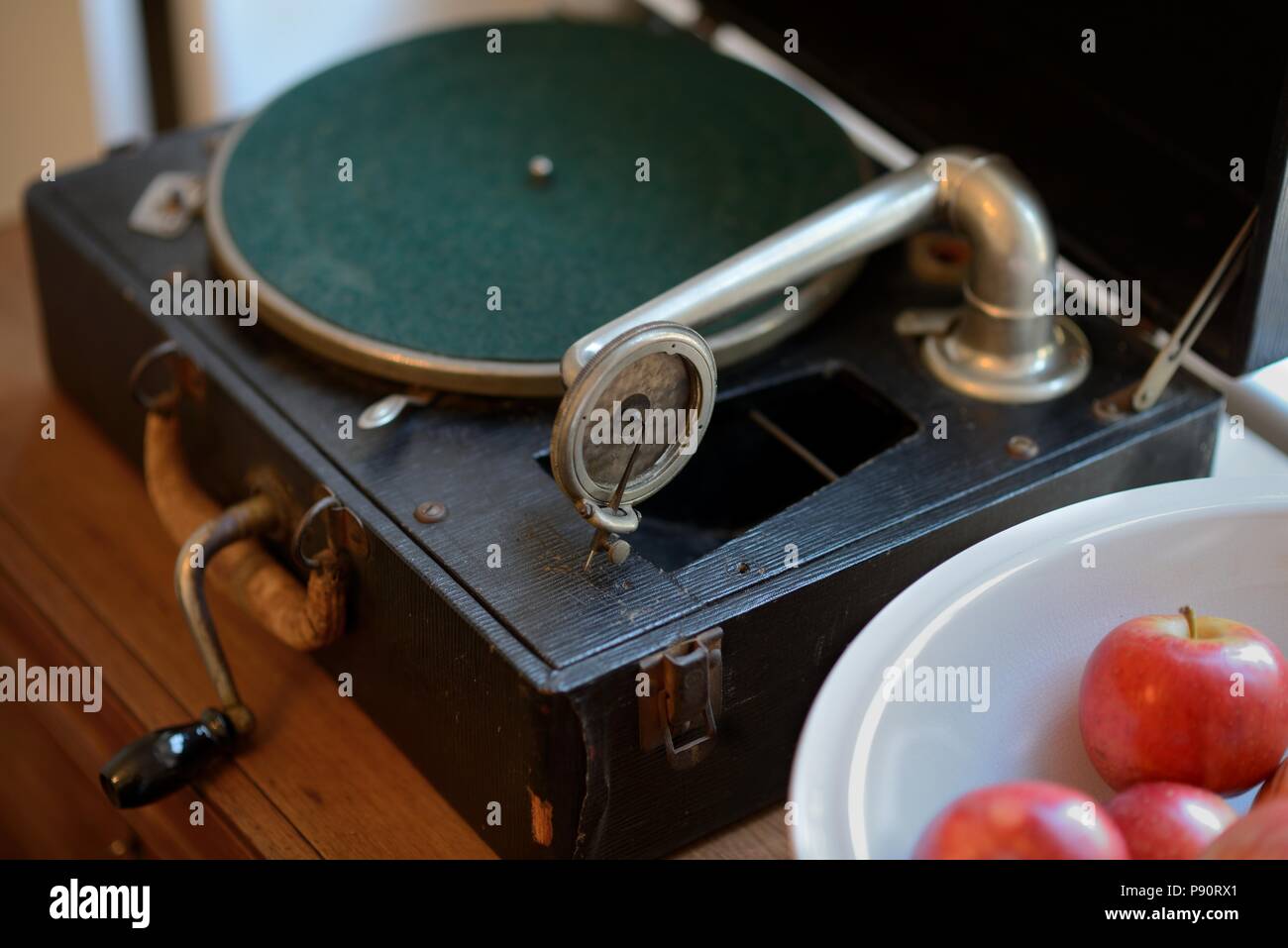 Portable gramophone hi-res stock photography and images - Alamy