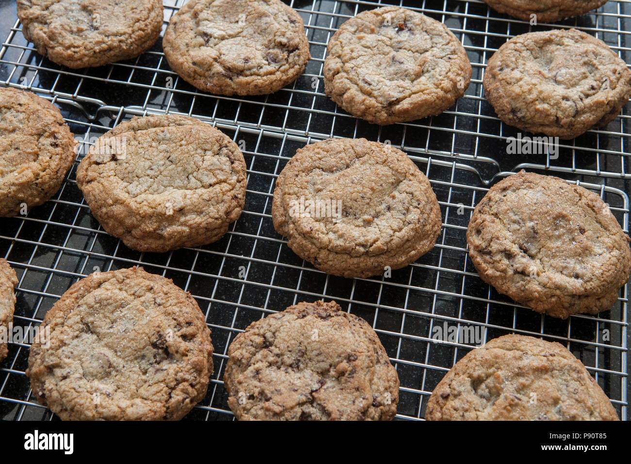 Cookies on cooling rack hi-res stock photography and images - Alamy