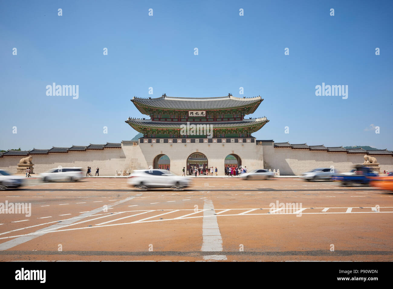 Gyeongbokgung palace gates hi-res stock photography and images - Alamy