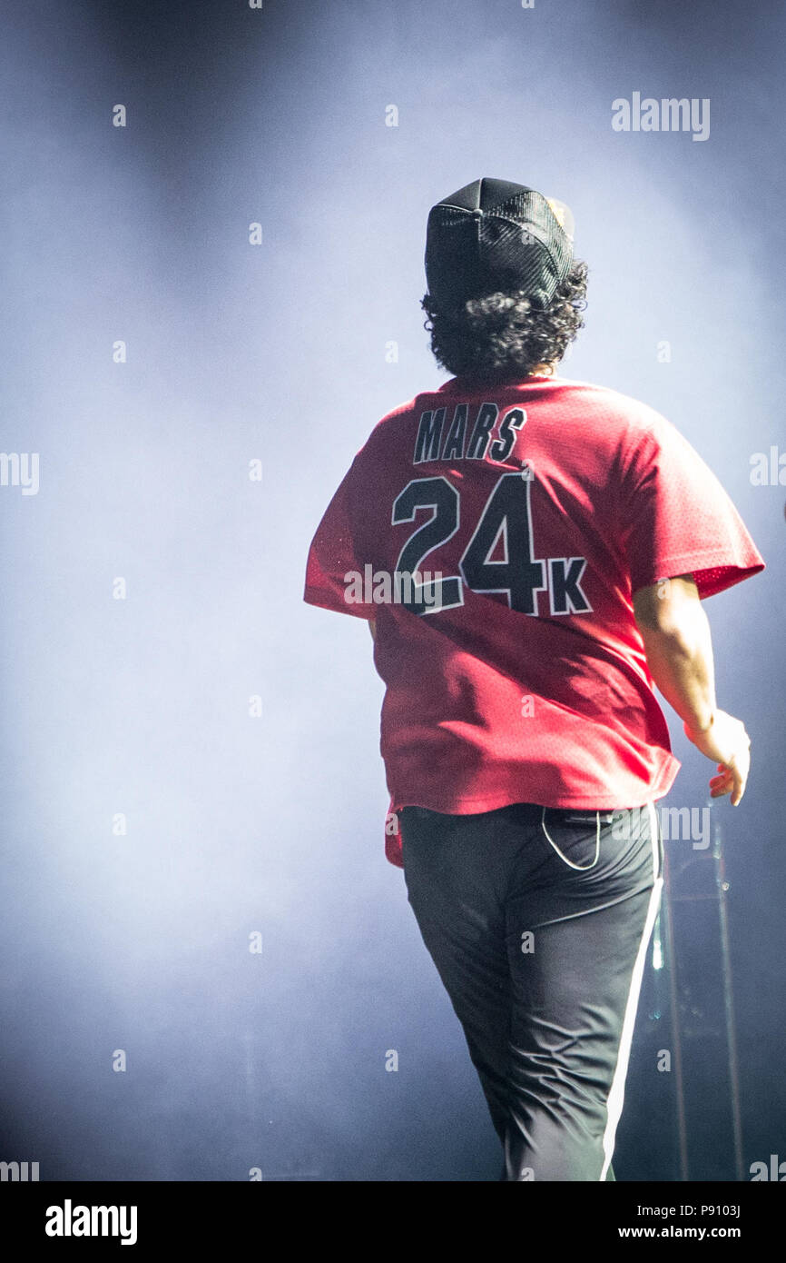 Musician bruno mars hi-res stock photography and images - Alamy