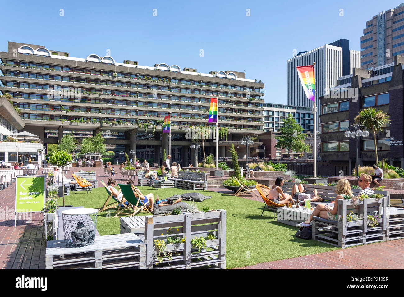 Barbican estate hi-res stock photography and images - Alamy