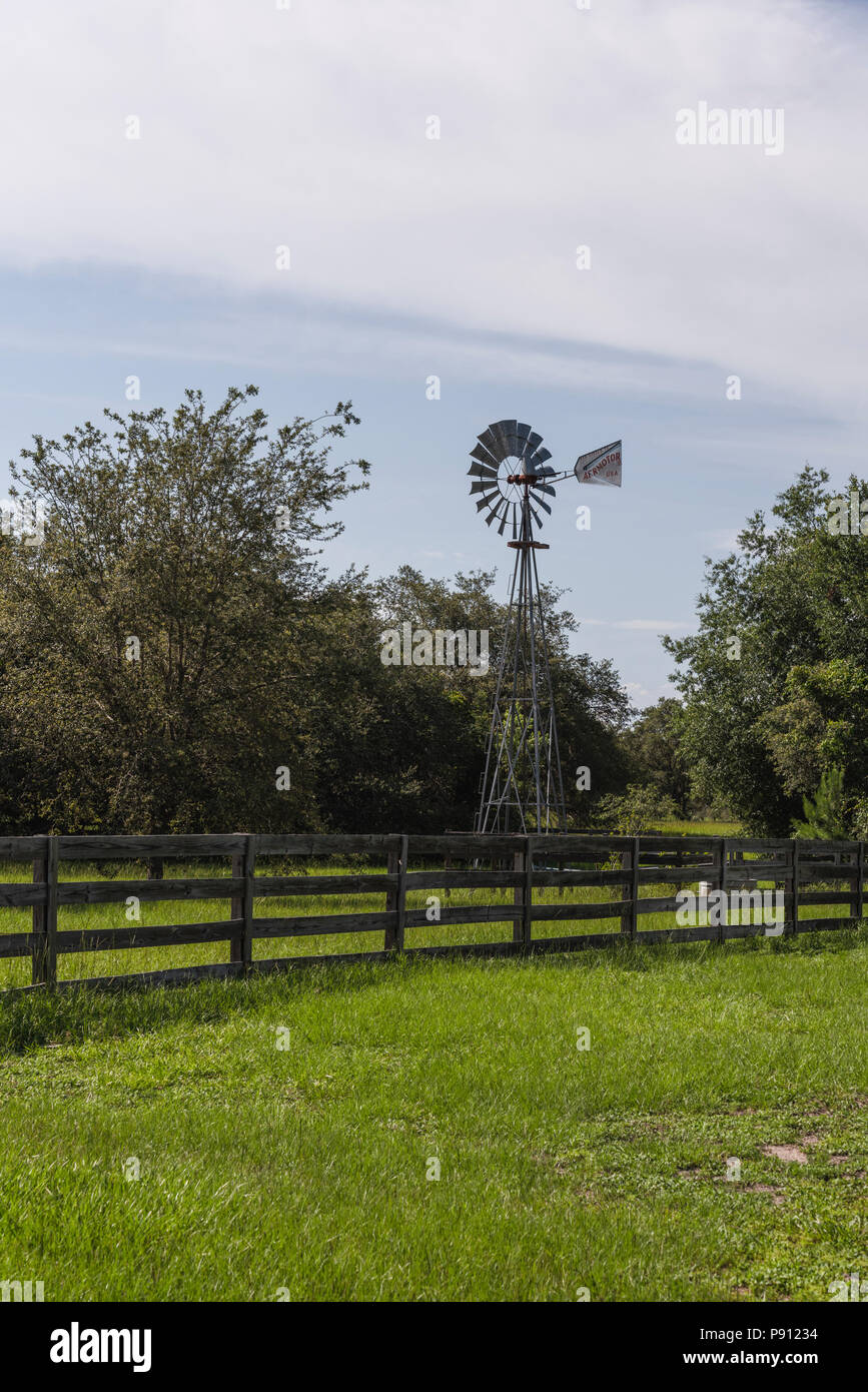 Old Aermotor Windmill Pump Stock Photo - Alamy
