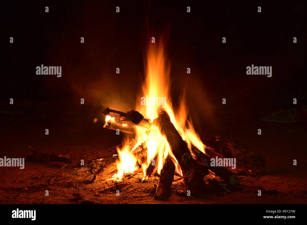 Bonfire hd hi-res stock photography and images - Alamy