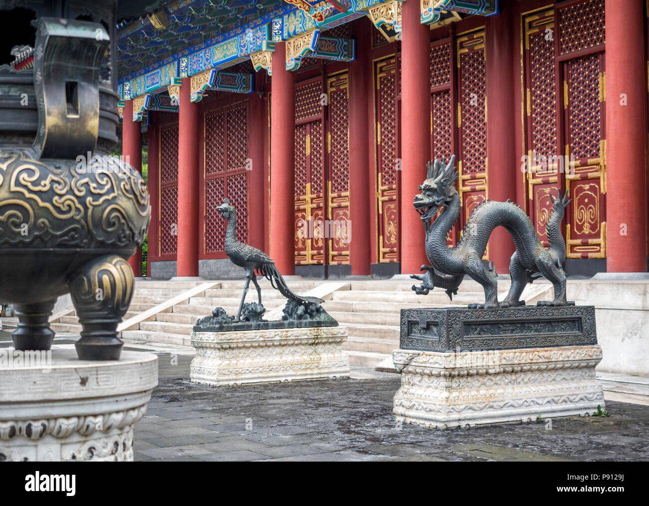 Bronze Dragon Statue at the Summer Palace, Beijing, China Stock Photo ...
