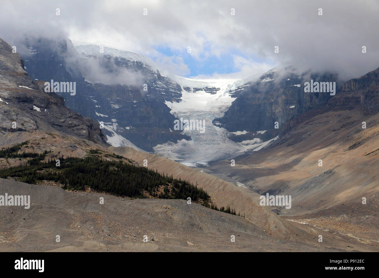 Icefields parkway, alberta, canada hi-res stock photography and images ...