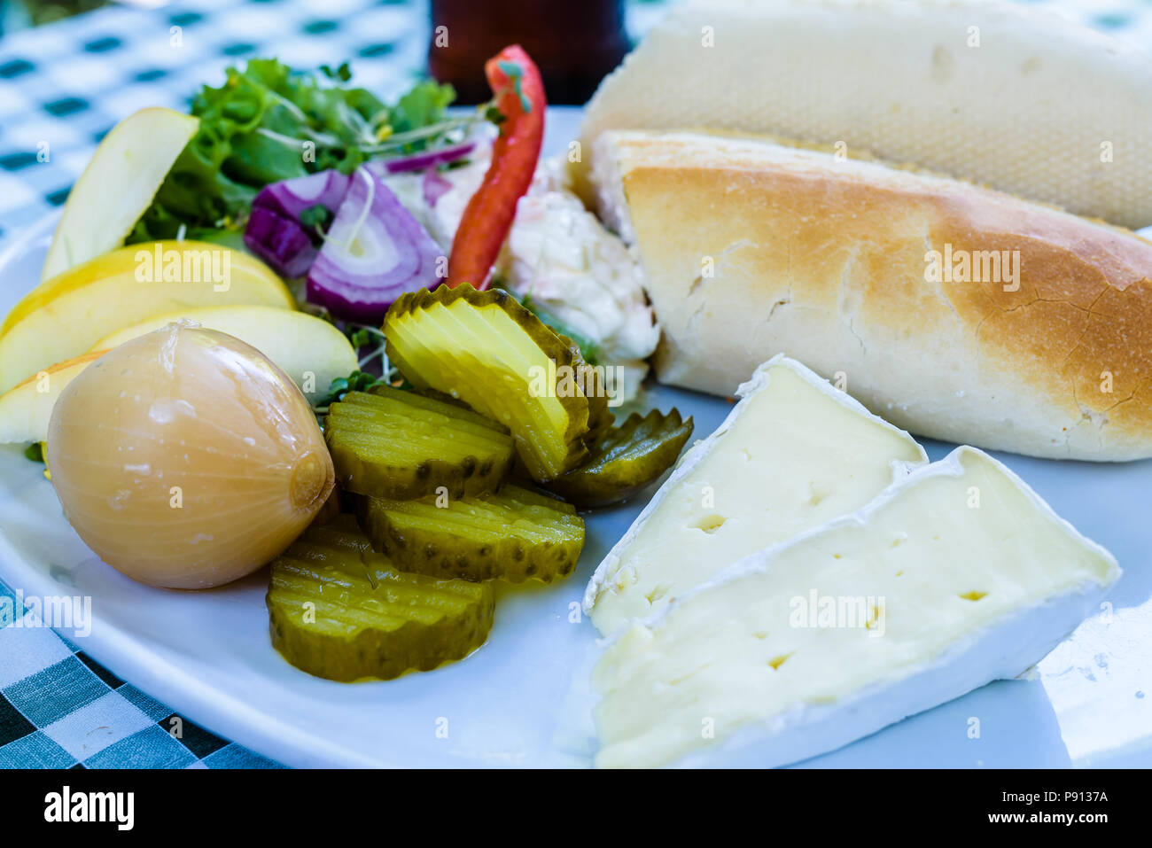 Ploughmans Lunch Uk High Resolution Stock Photography and Images - Alamy