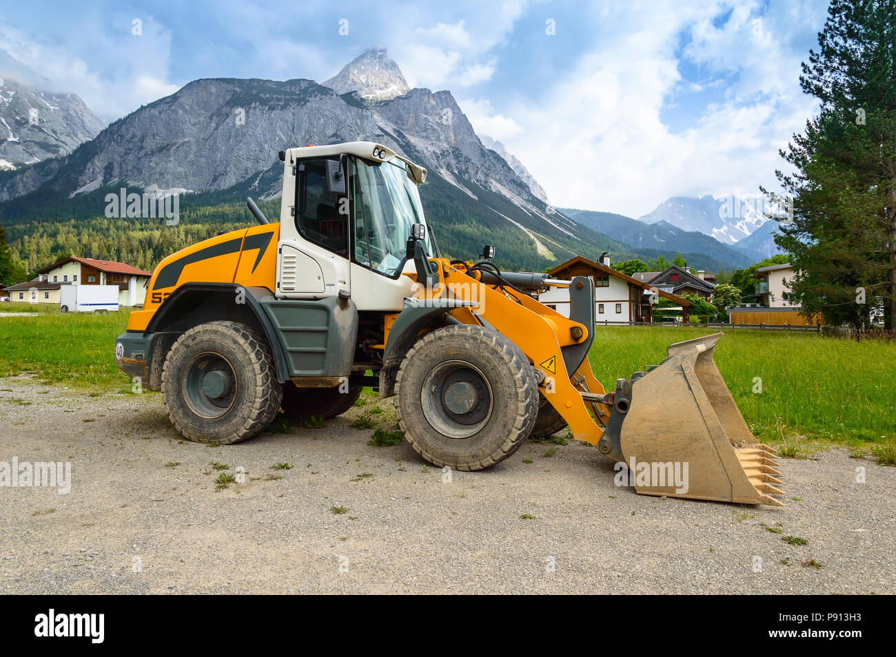 Side loader hi-res stock photography and images - Alamy