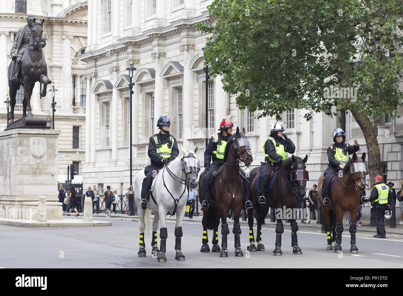 Riot police horses hi-res stock photography and images - Alamy