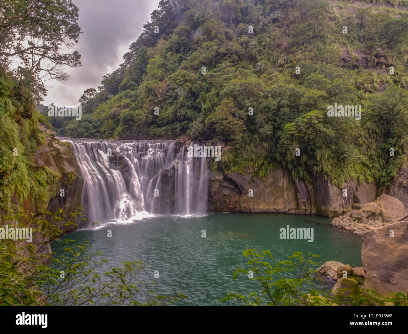 Water flows over big hi-res stock photography and images - Alamy