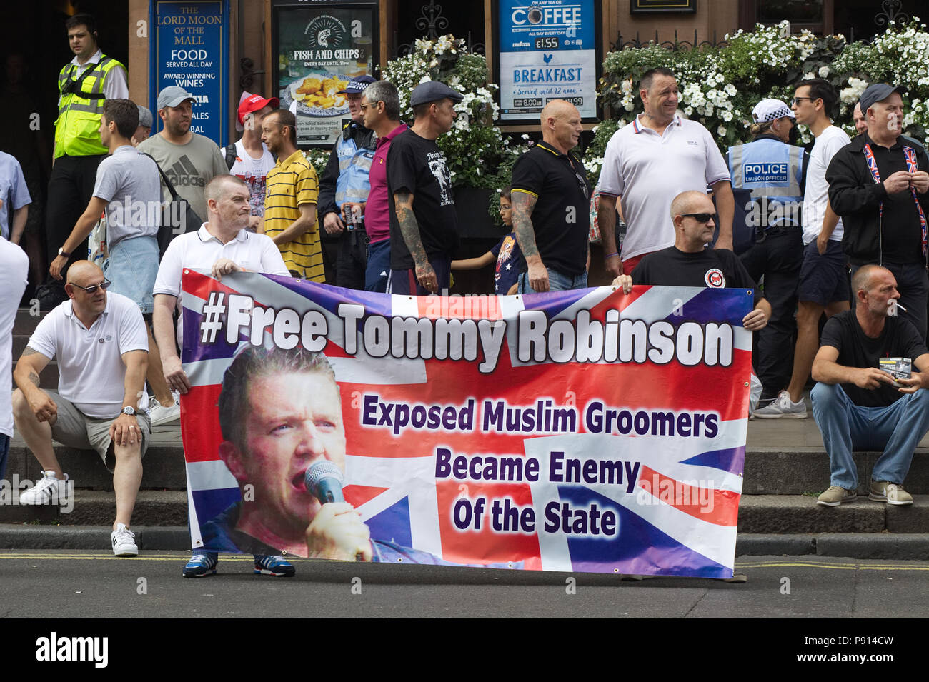 Flags at free tommy robinson rally hi-res stock photography and images ...