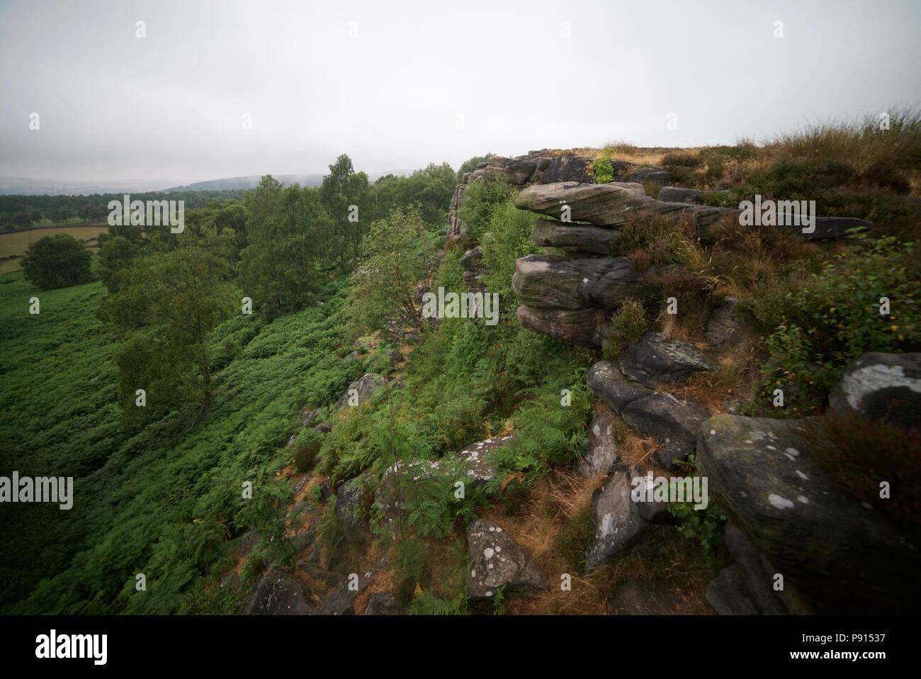 A view of the rocky edge along Birchen Edge, near Baslow in the Peak ...