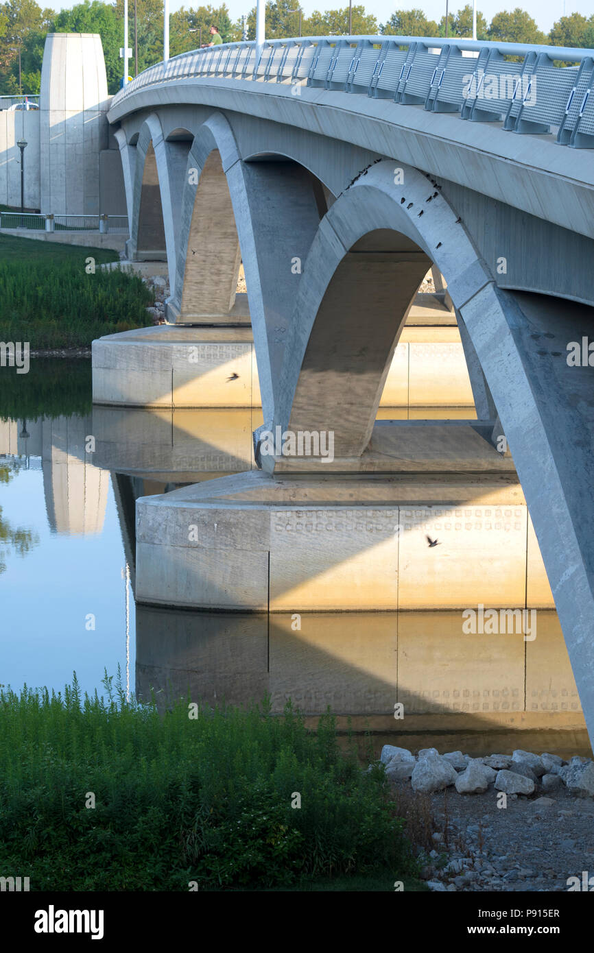 Rich street hi-res stock photography and images - Alamy