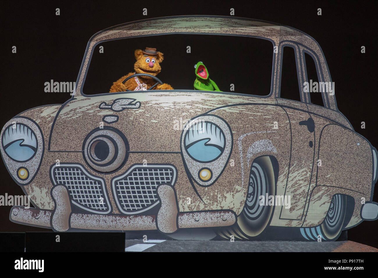 The muppet show waldorf hi-res stock photography and images - Alamy